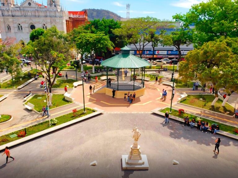 Finalizan remodelación del Parque Libertad de Santa Ana